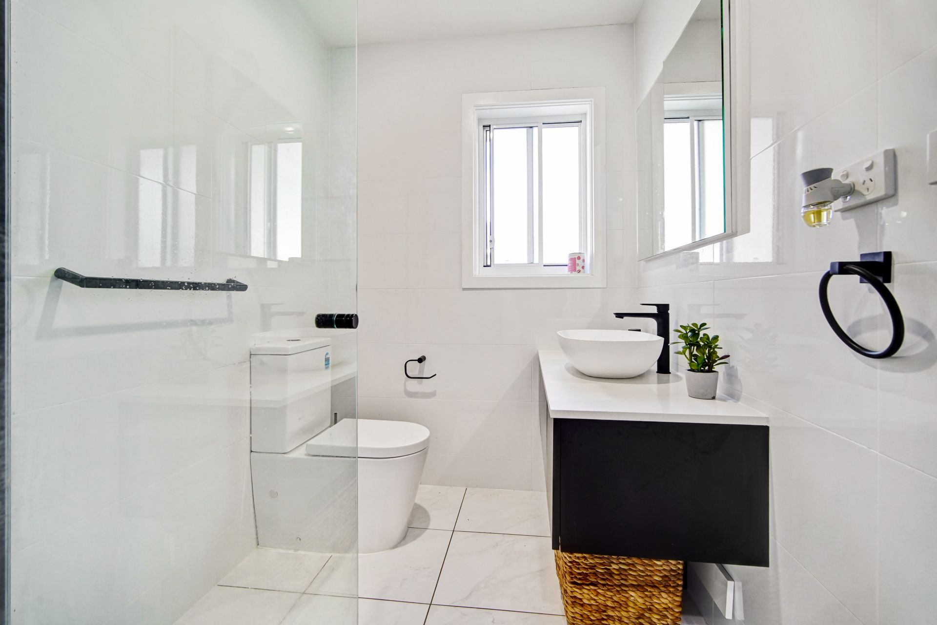 Real Estate For Lease - 4 Ponsford Street - Warilla , NSW