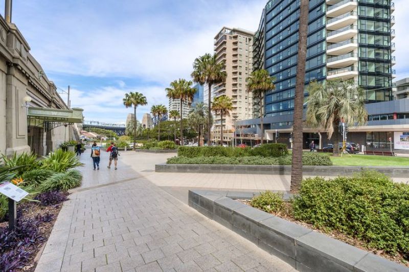 909/80 Alfred Street, Milsons Point | Village Property