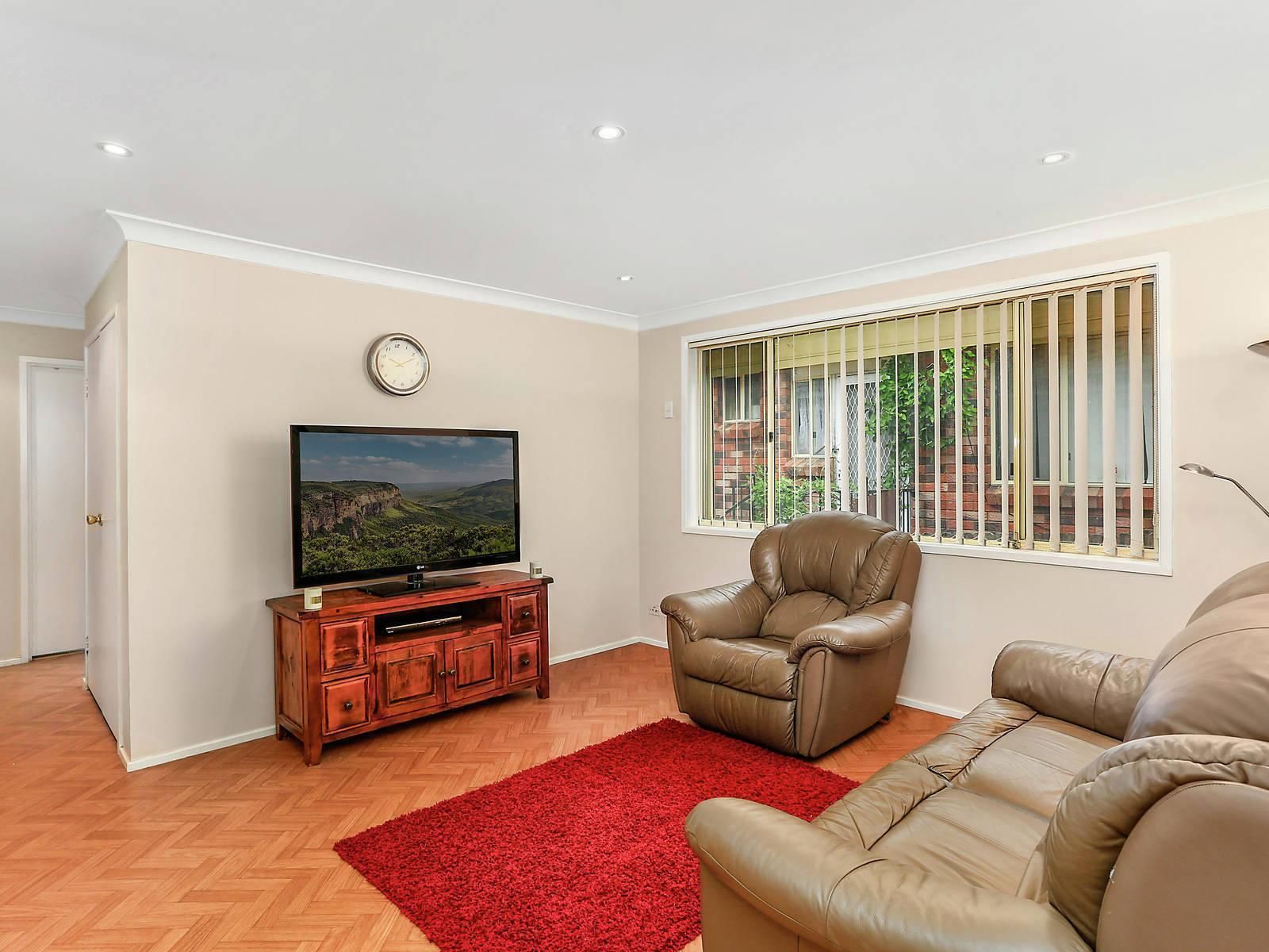 Real Estate For Lease - 10 Day Place - Minto , NSW