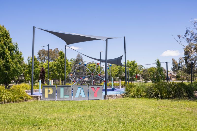 Real Estate For Sale - 16 Gwen Meredith Loop - Franklin , ACT