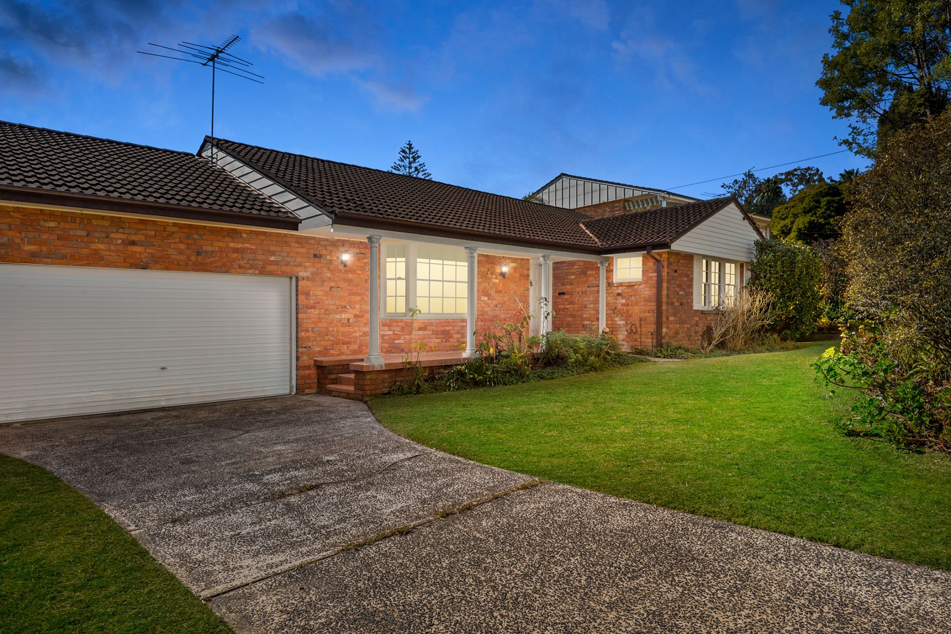 Real Estate For Sale - 2 Chatham Close - Belrose , NSW