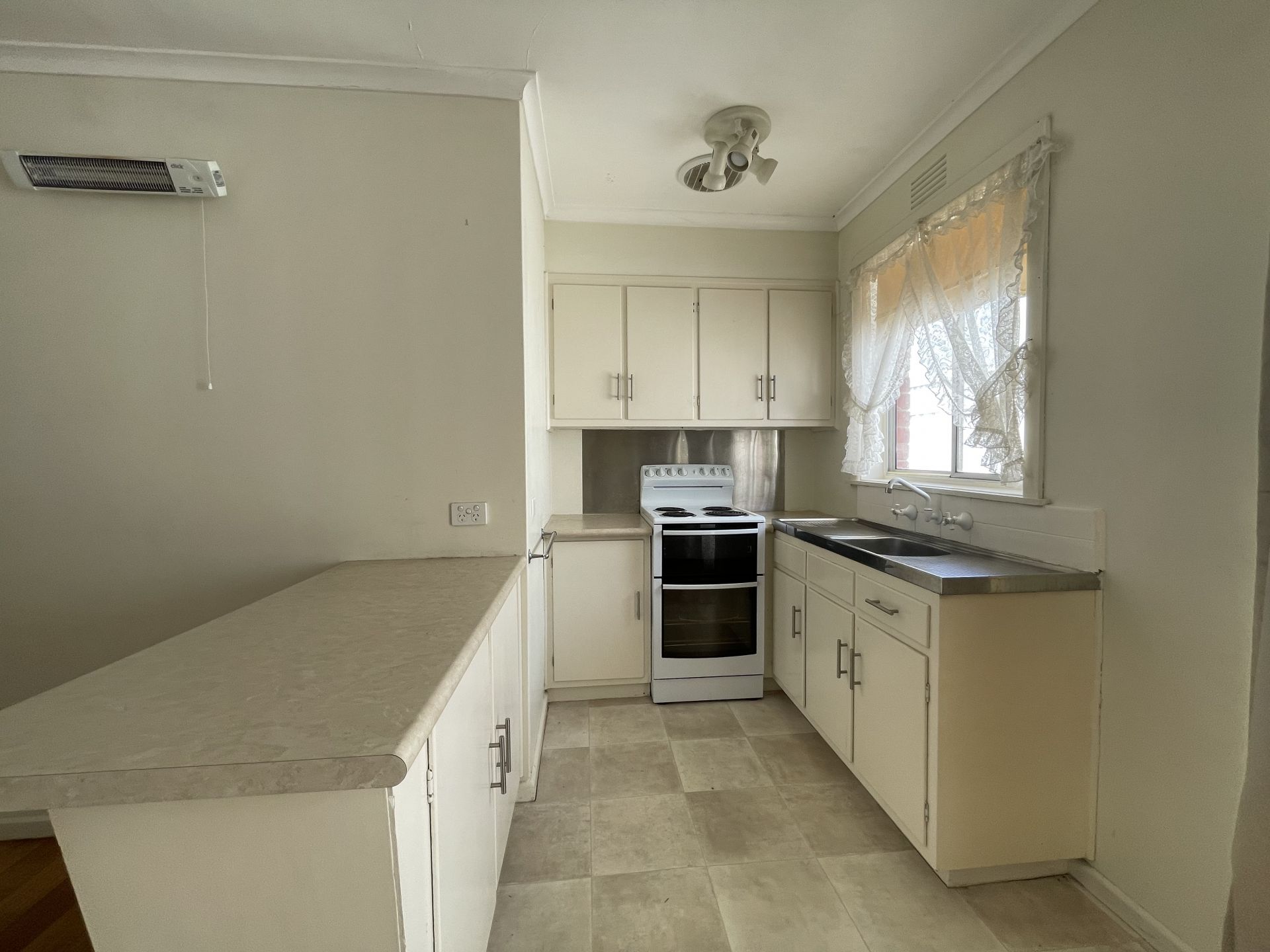 4/8 Station Street, SEAHOLME | Sweeney Estate Agents