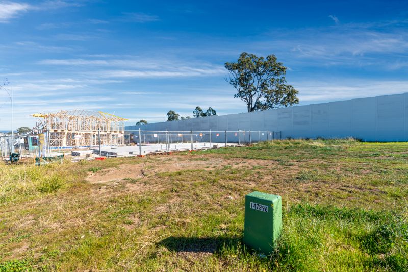 Real Estate For Sale - 32 Bluebell Crescent - Spring Farm , NSW