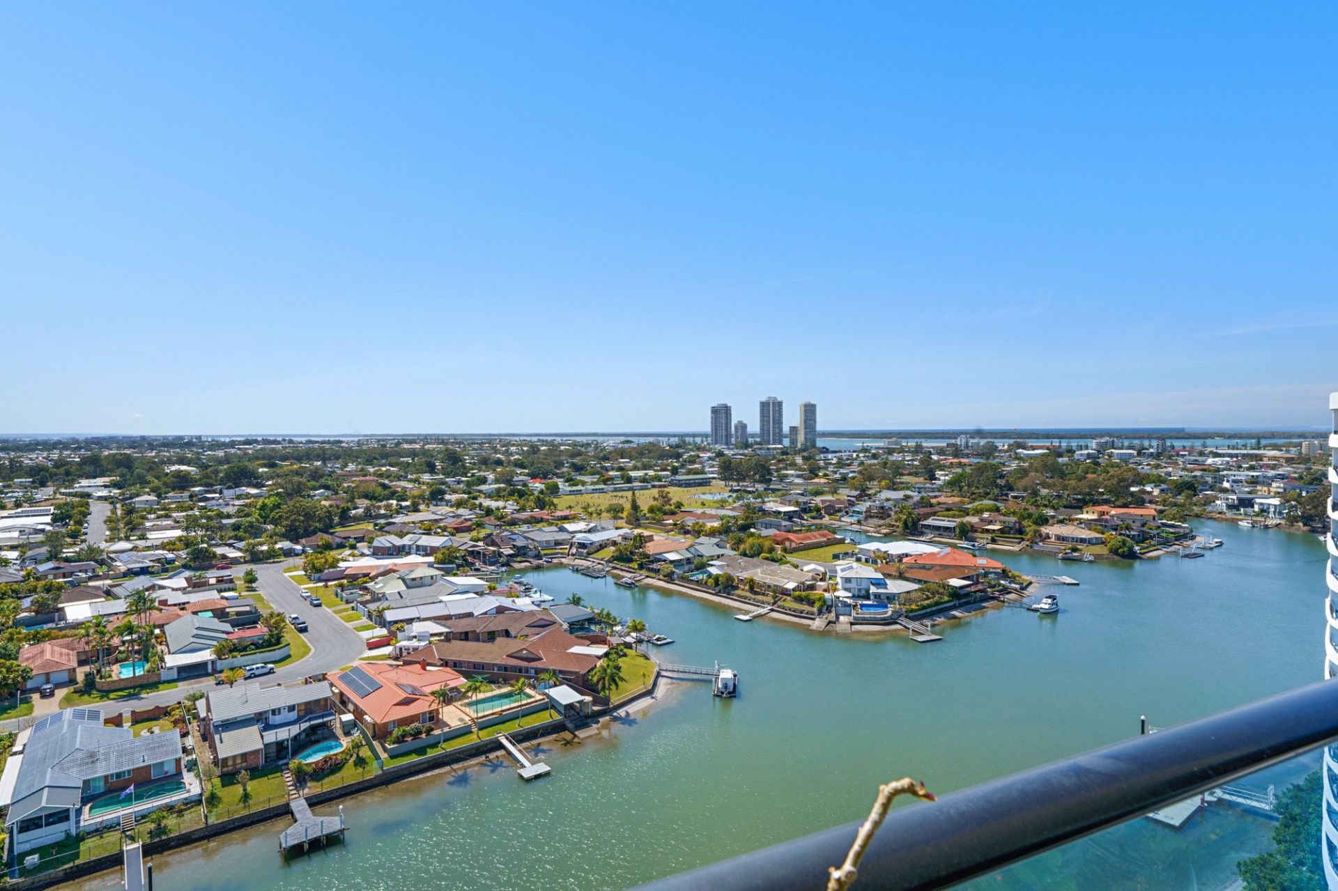 41306/5 Harbour Side Court, Biggera Waters | Amir Prestige Group