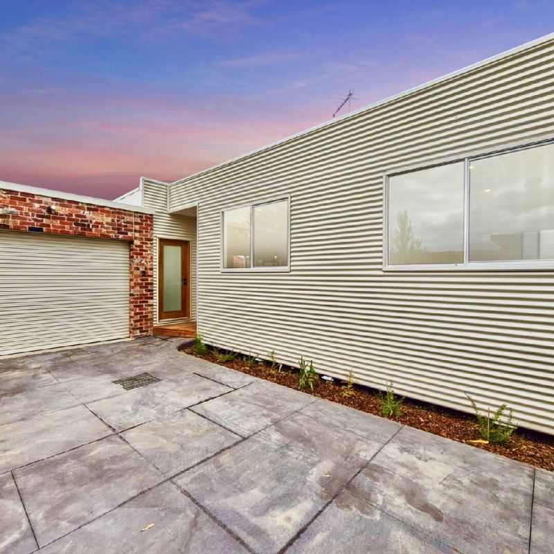 2/21 Heffernan Street, LAVERTON | Peter Jordan