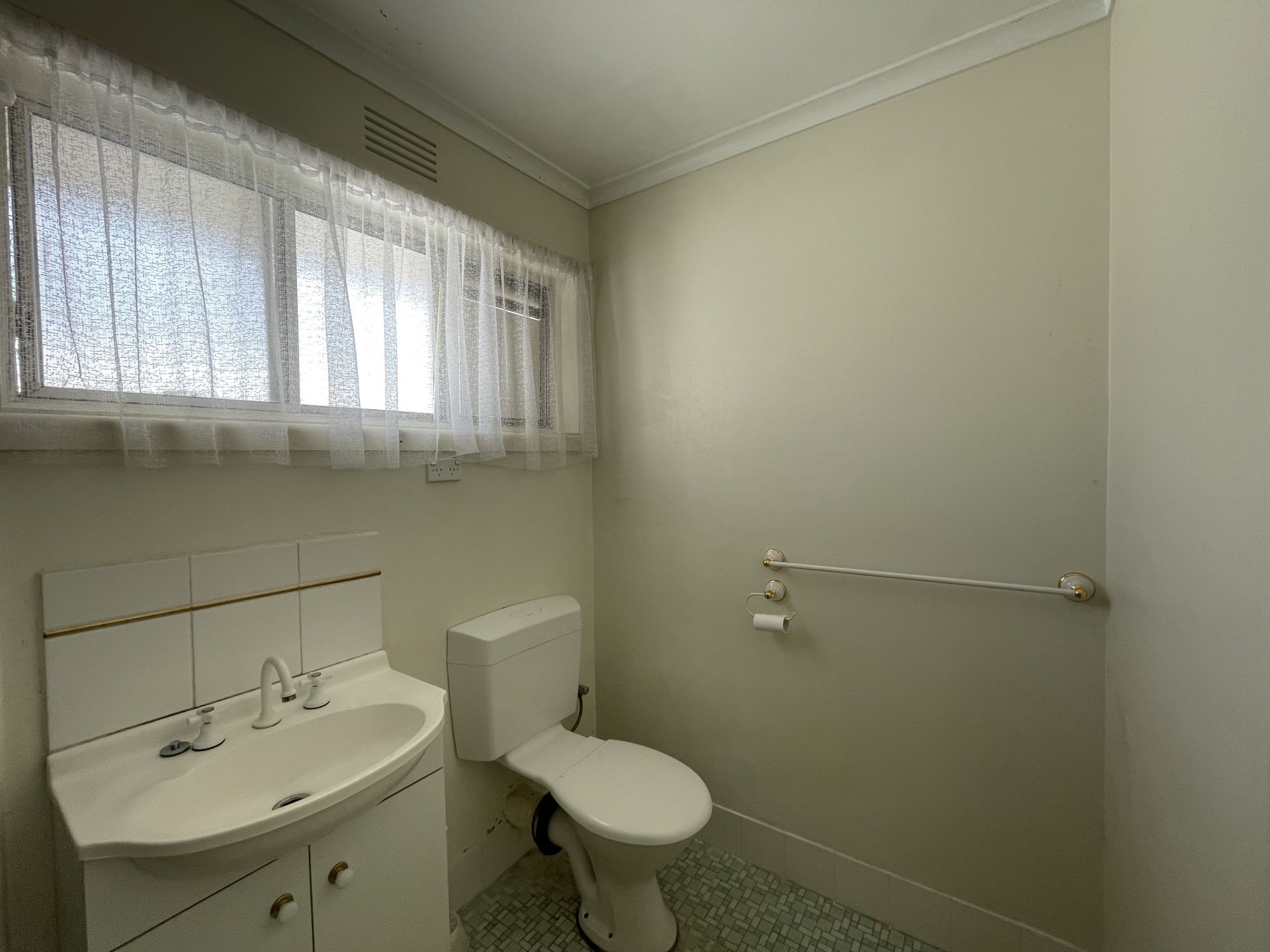 4/8 Station Street, SEAHOLME | Sweeney Estate Agents