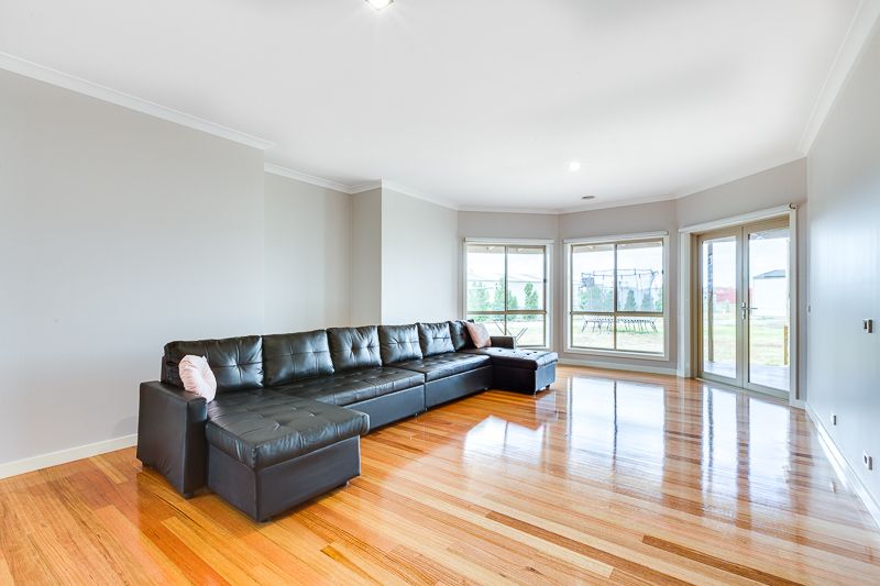 14 Ruxton Way, Hopetoun Park | Sweeney Estate Agents