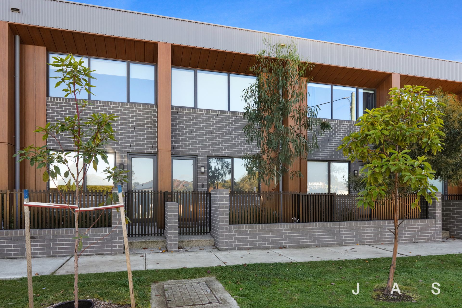 3/8 Service Street, Sunshine | Jas Stephens