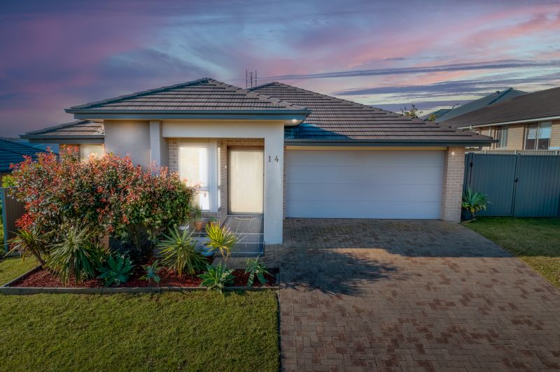 Real Estate For Sale - 14 Snapdragon Crescent - Hamlyn Terrace , NSW