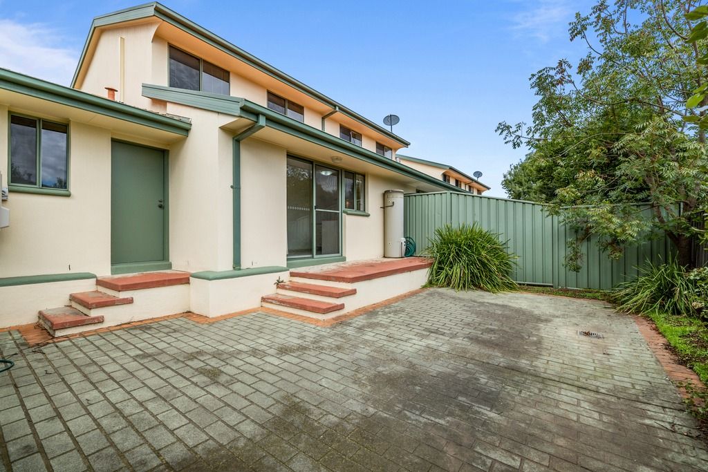 Real Estate For Lease - 4/4 Riley Close - Ngunnawal , ACT