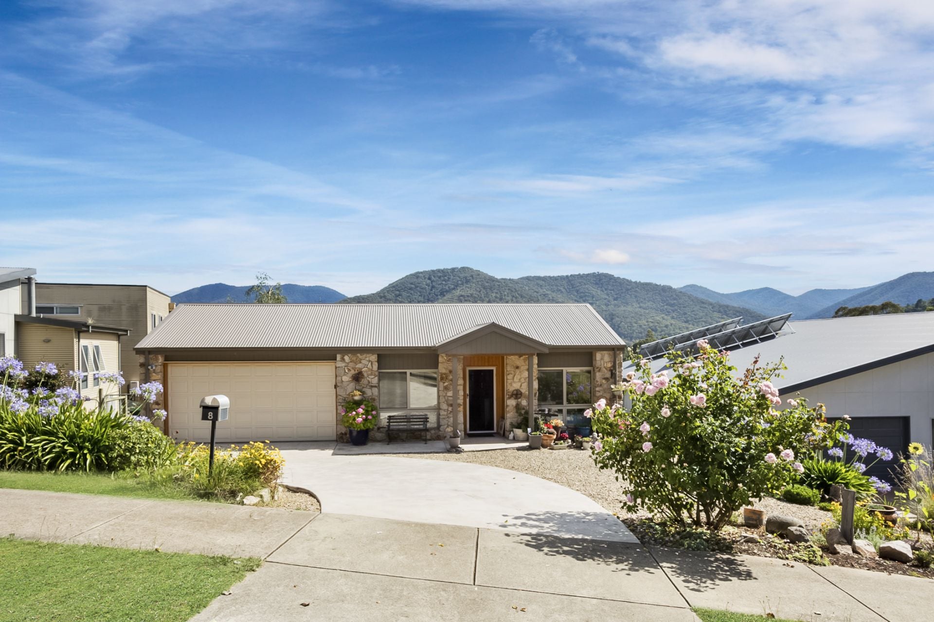 8 Leader Reef Drive, Bright | Dickens Real Estate