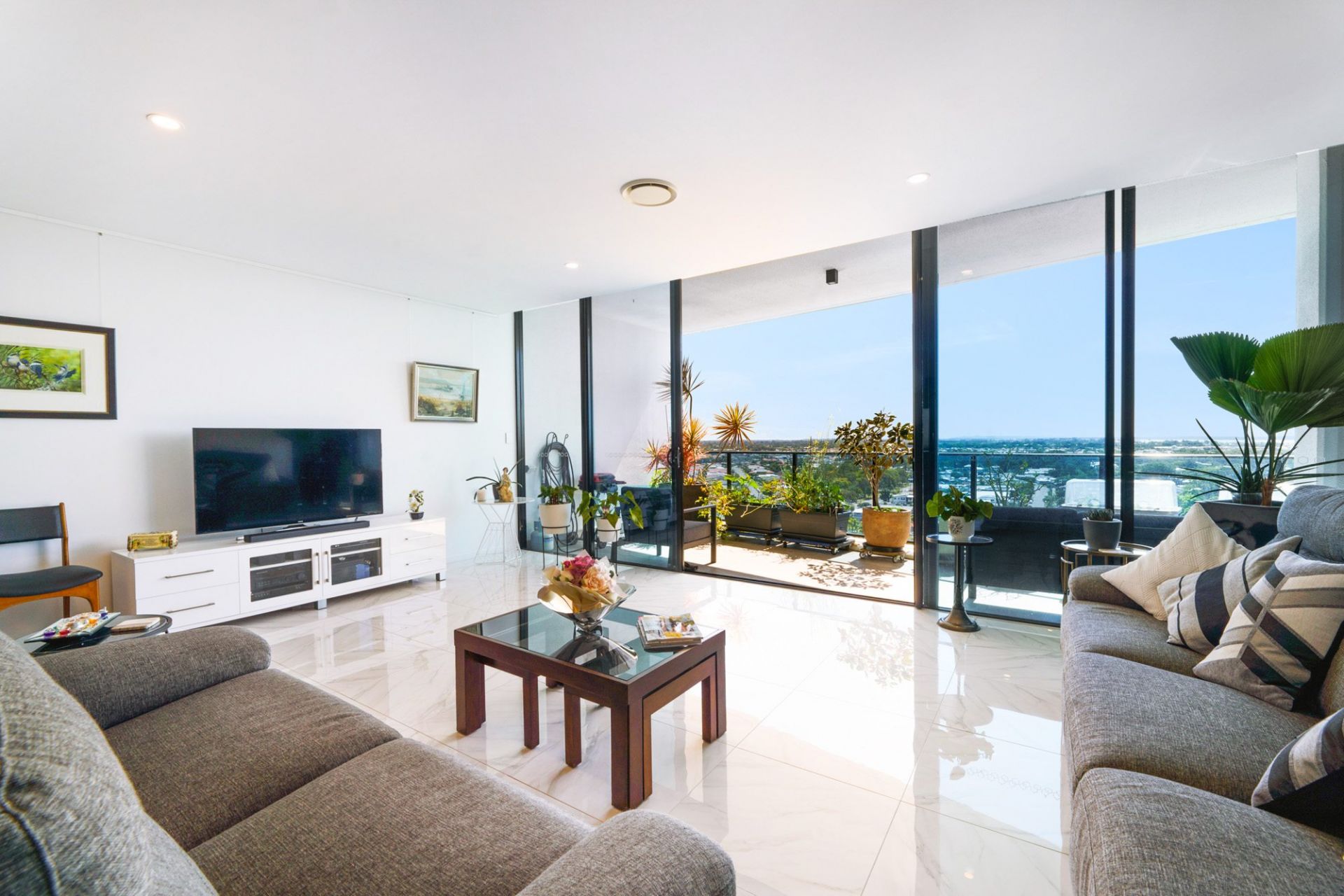 41306/5 Harbour Side Court, Biggera Waters | Amir Prestige Group