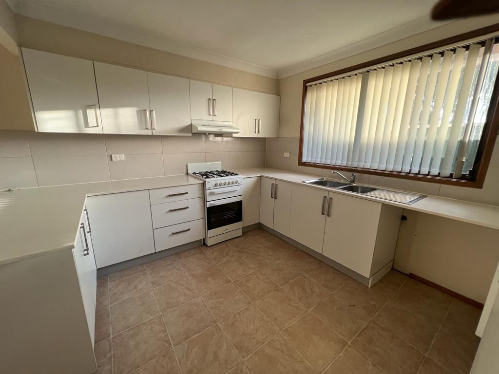 Real Estate For Lease - 8 Leith Place - St Andrews , NSW