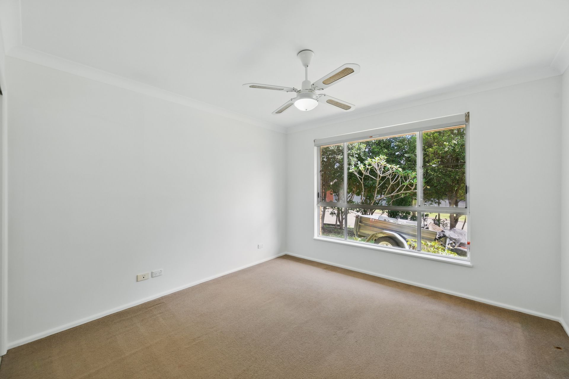Real Estate For Lease - 2/8 Waniora Parkway - Port Macquarie , NSW