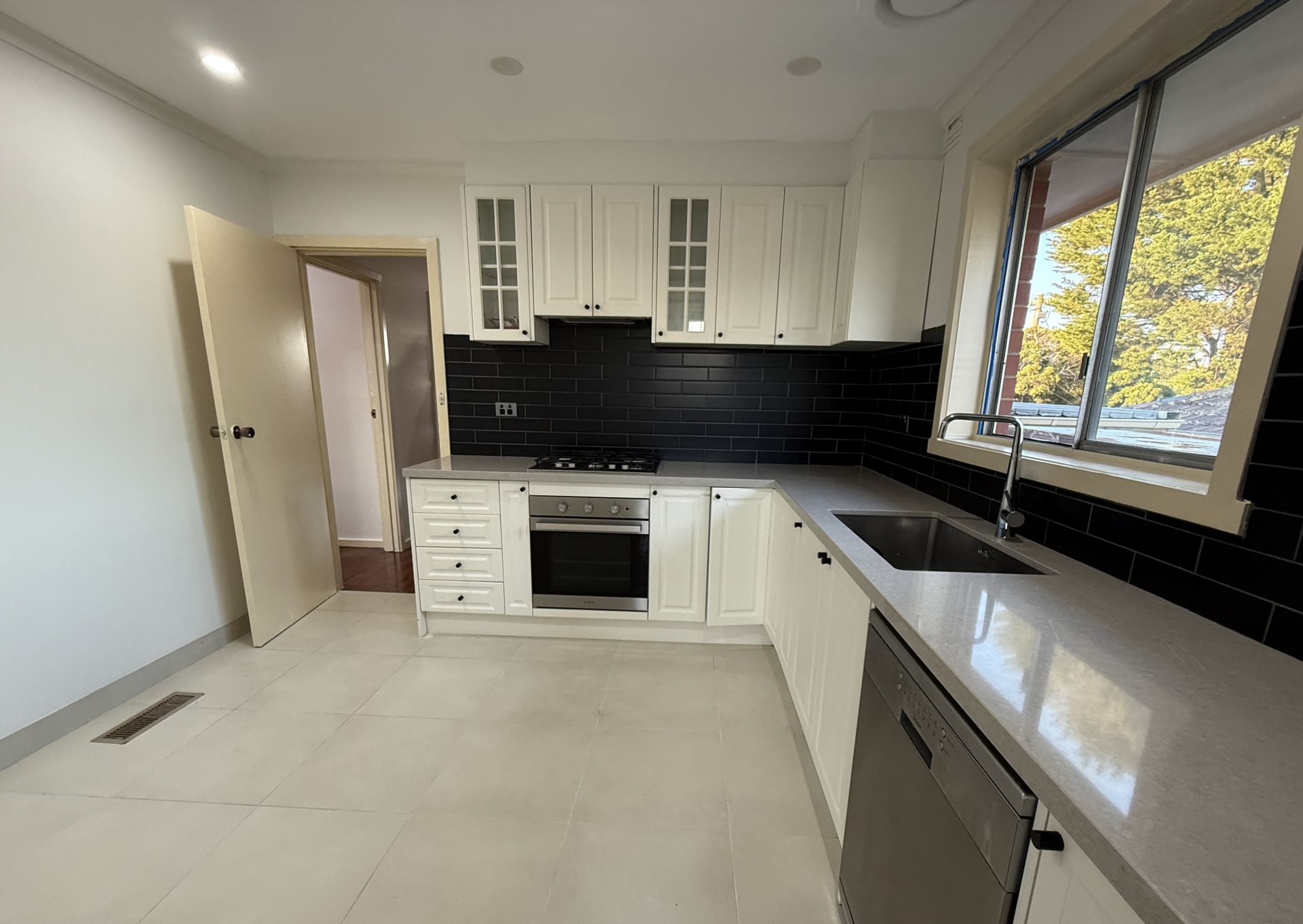 2/6 Maxine Court, NOBLE PARK | Sweeney Estate Agents