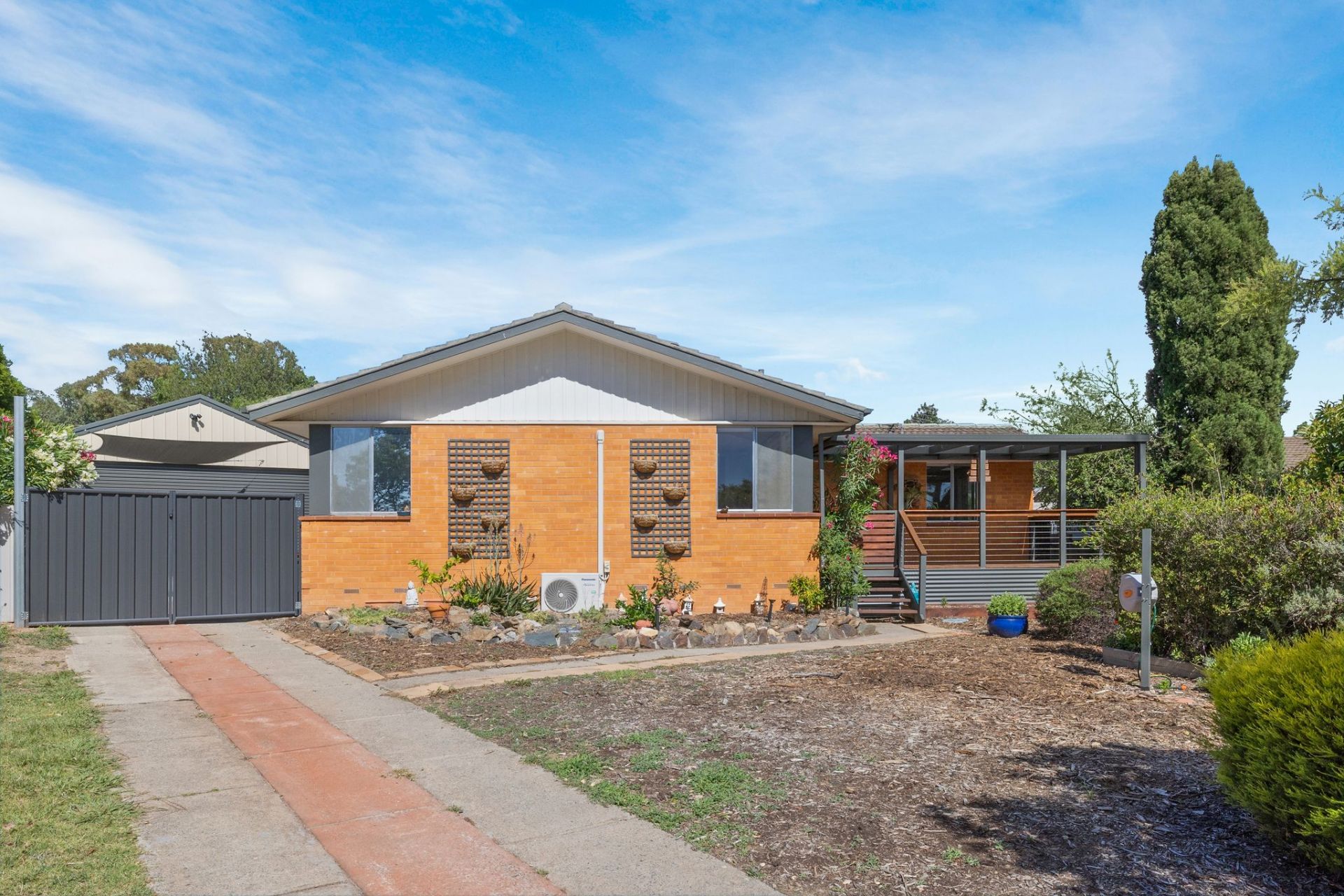 Real Estate For Lease - 9 Cavill Close - Holt , ACT