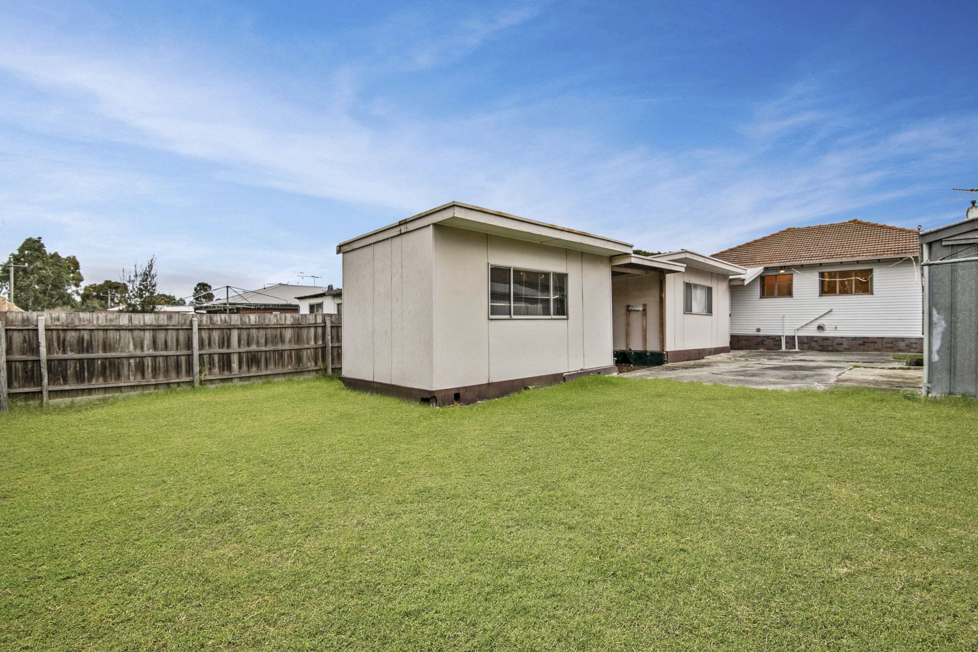 Real Estate For Sale - 10 Autumndale Avenue - Reservoir , VIC