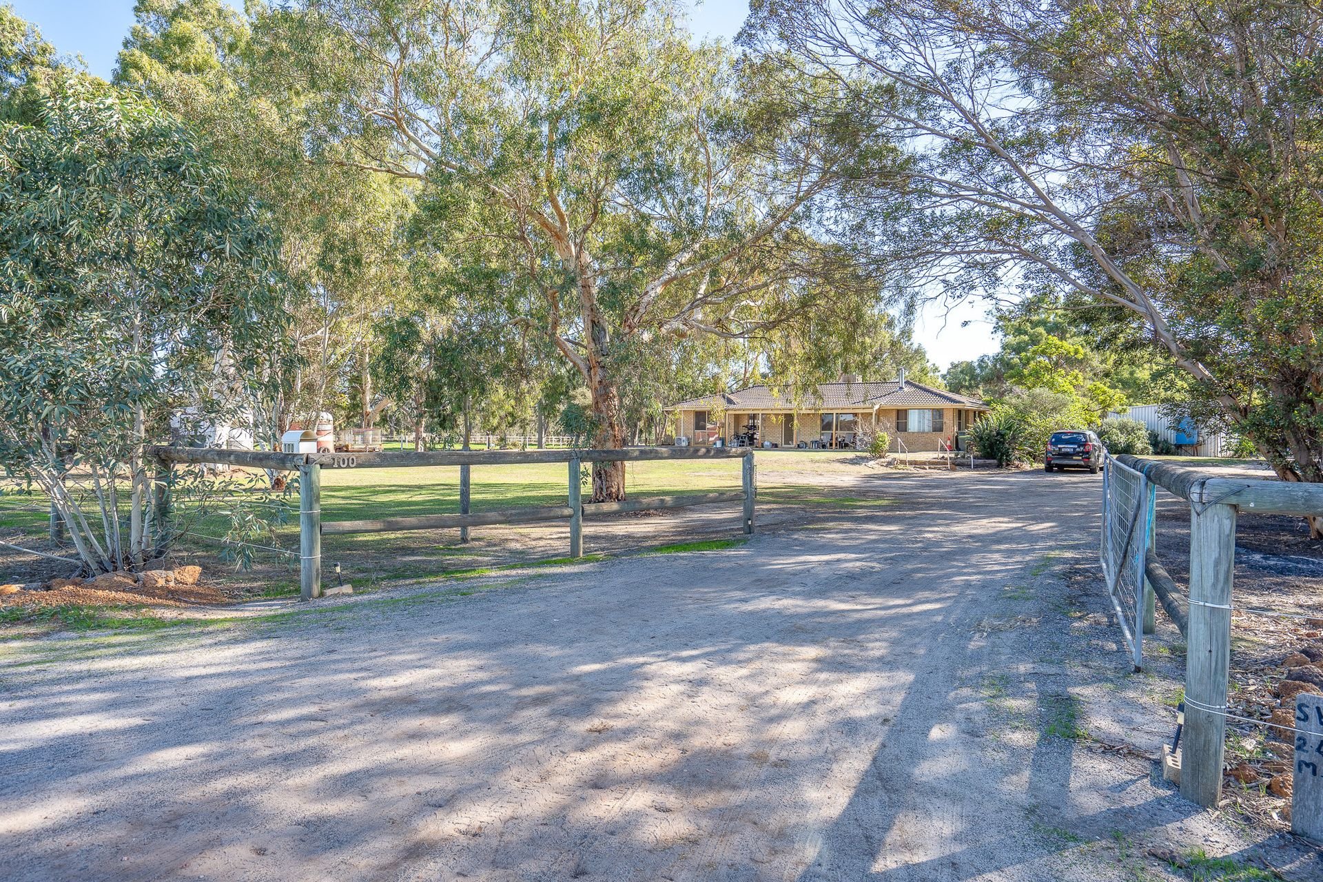 100 Paceway Court, Pinjarra | H.& N. PERRY