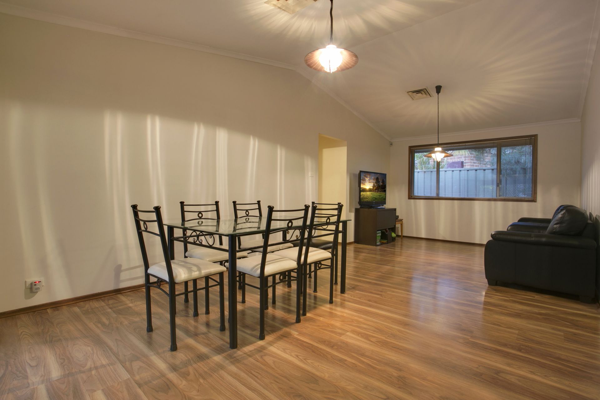 Real Estate For Sale - 16 Magpie Place - Ingleburn , NSW