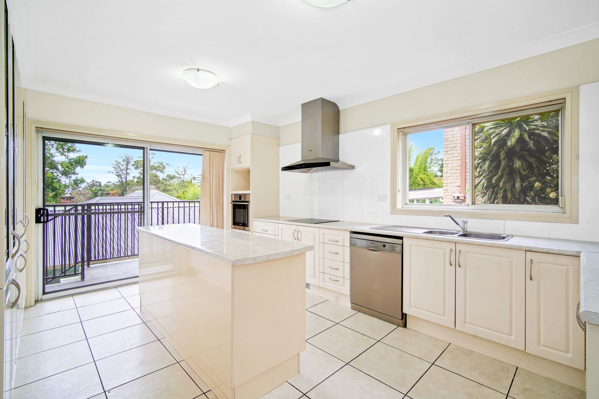 Real Estate For Lease - 4 Colleen Grove - Wollongong , NSW