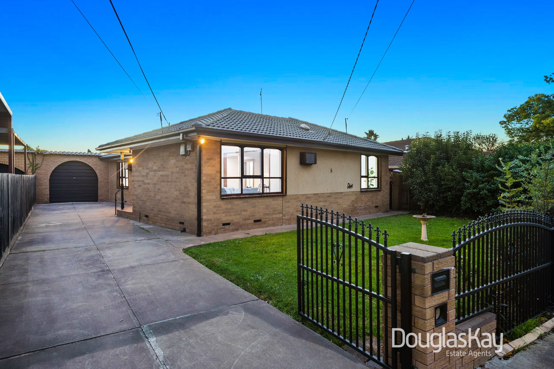 5 Roussac Court, Sunshine North | Douglas Kay Real Estate