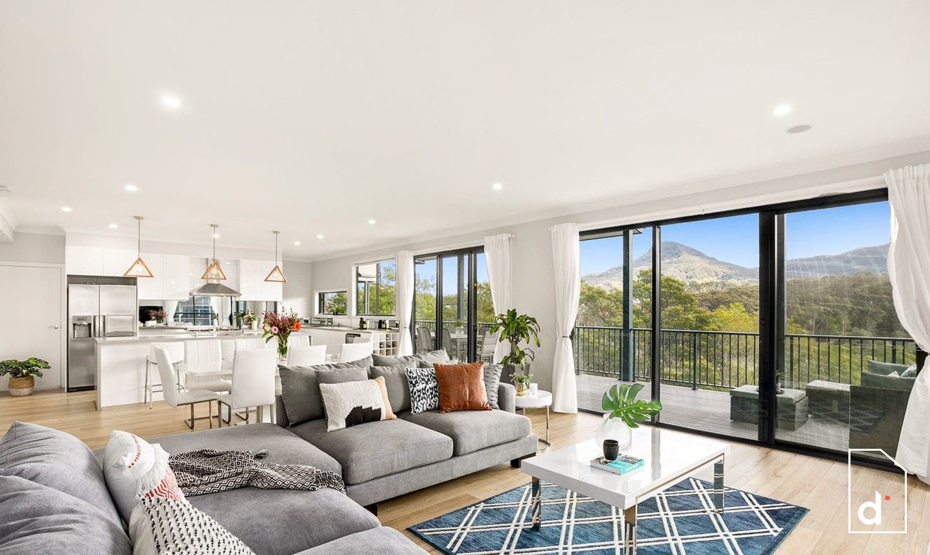 Sold property: $1250000 for 31 William Davies Drive - Figtree , NSW 2525