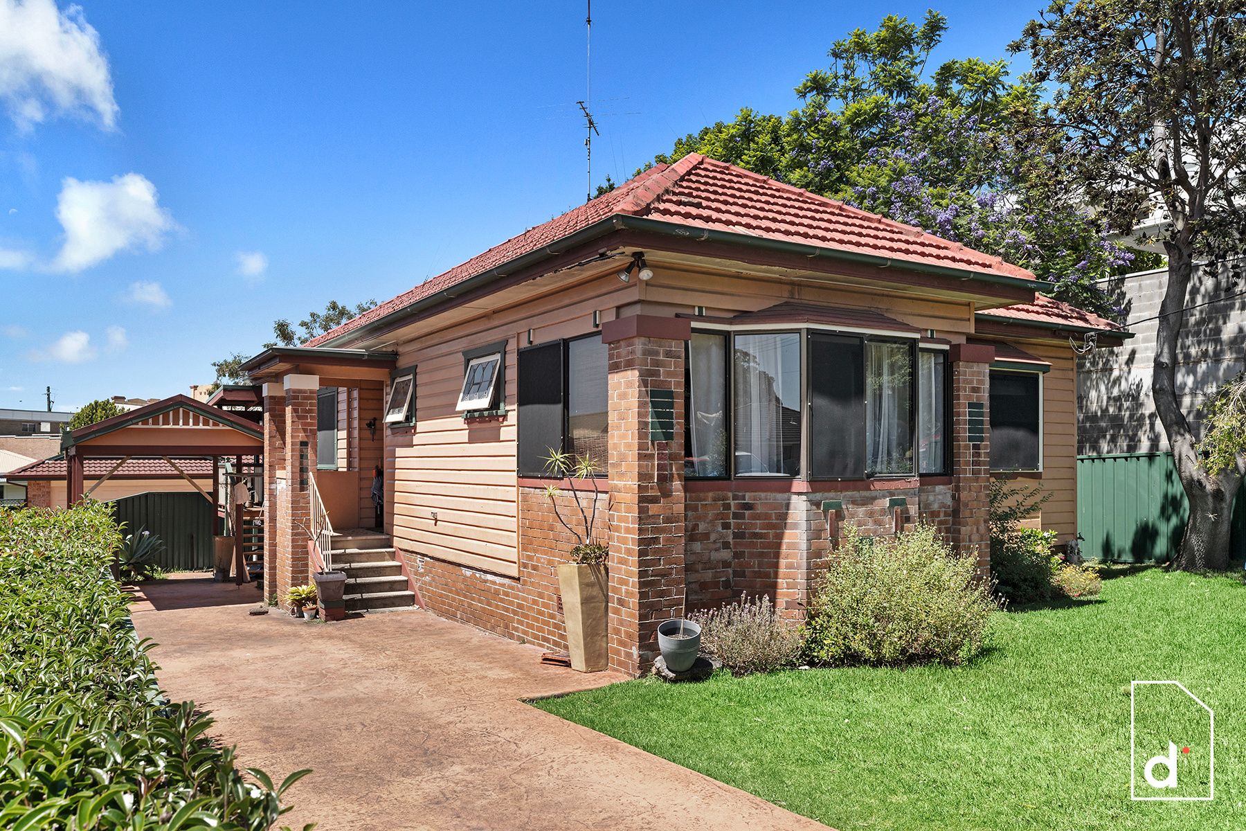 Sold property: $1115000 for 5 Redman Avenue - Thirroul , NSW 2515