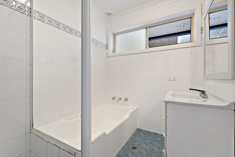 Real Estate For Sale - 1 Jeenga Place - Sylvania , NSW