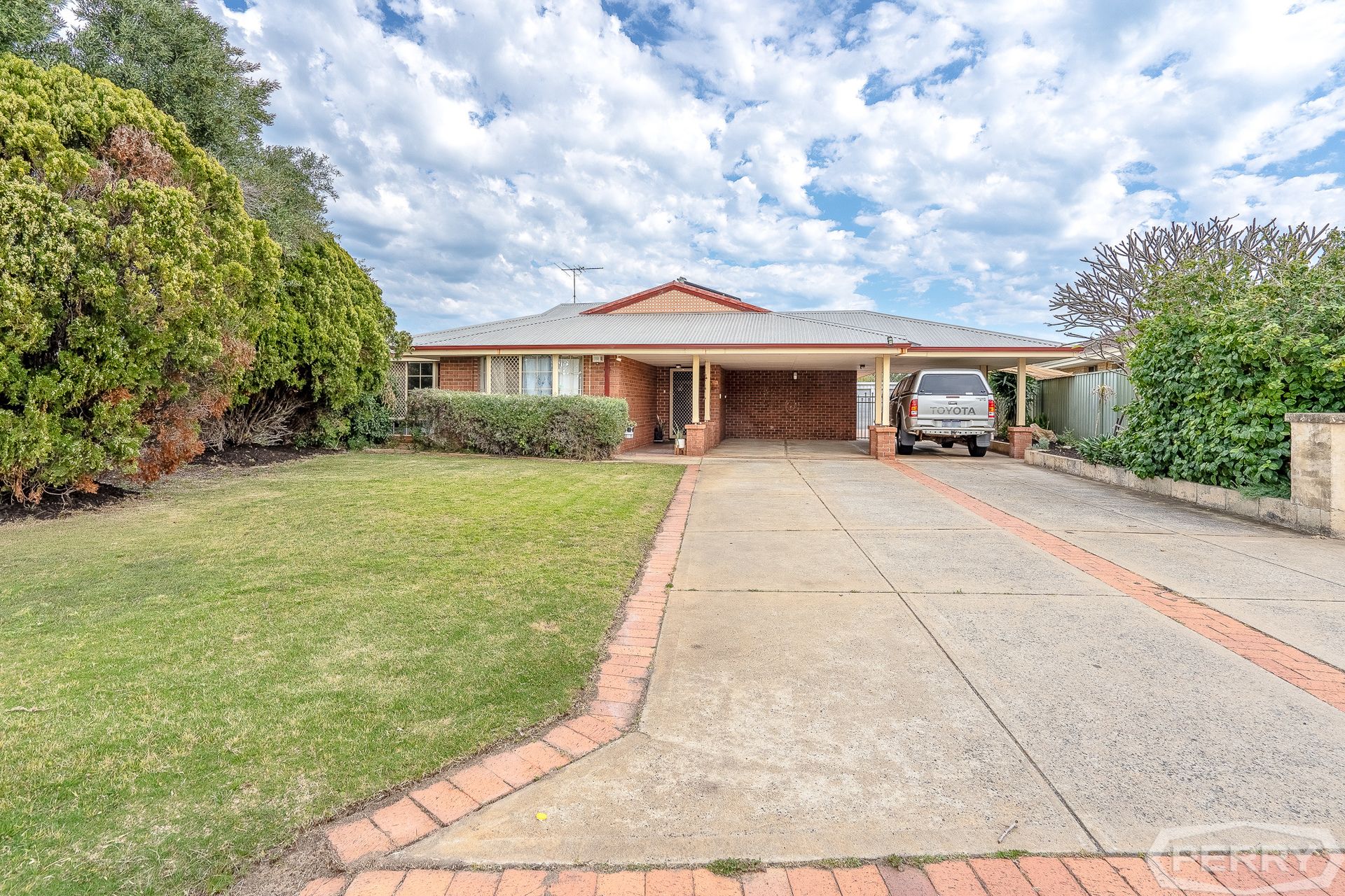 3 Penda Close, Halls Head | H.& N. PERRY