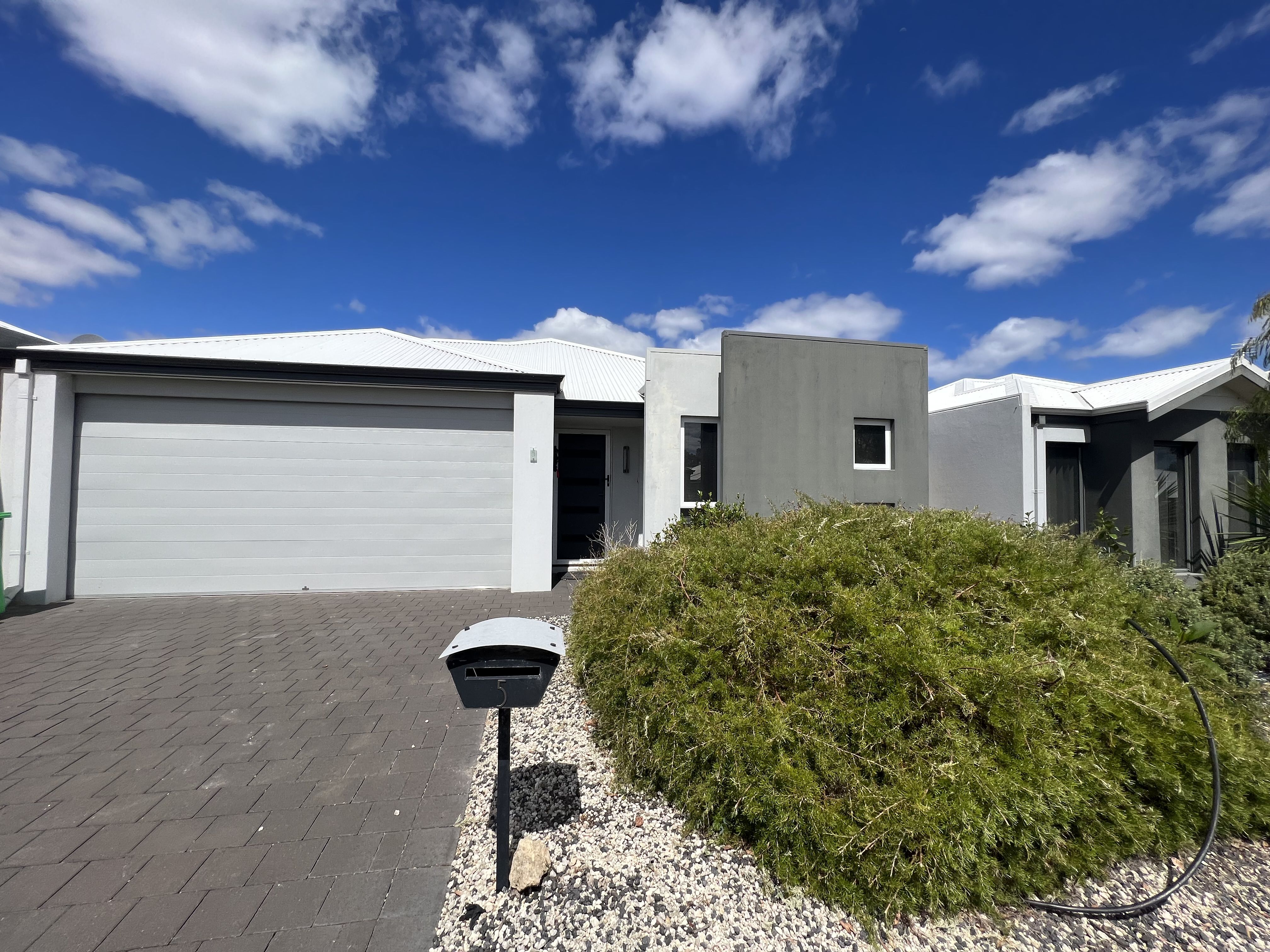 Real Estate For Lease - 5 Coppin Place - Australind , WA
