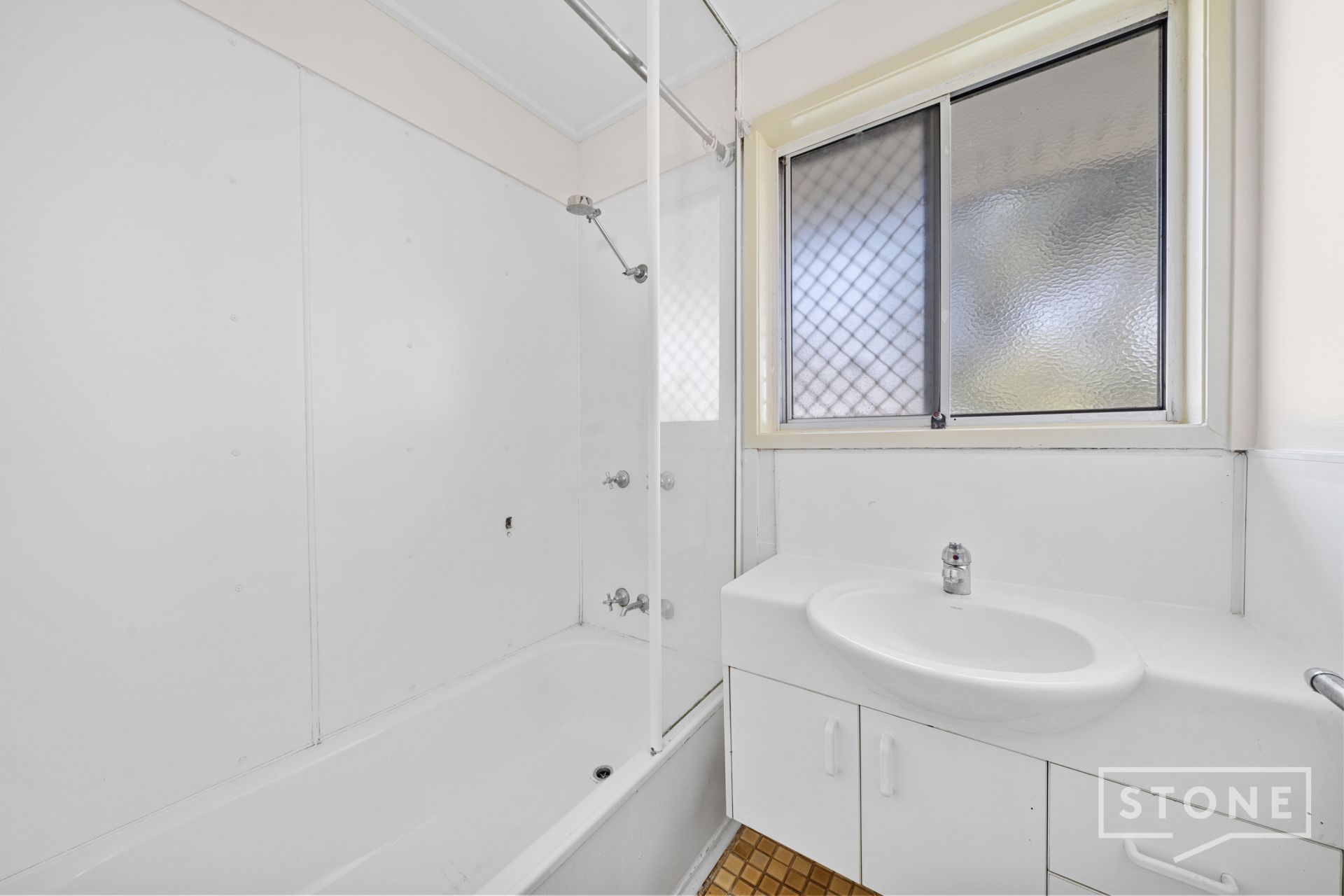 Real Estate For Lease - 10 Kim Street - Marsden , QLD