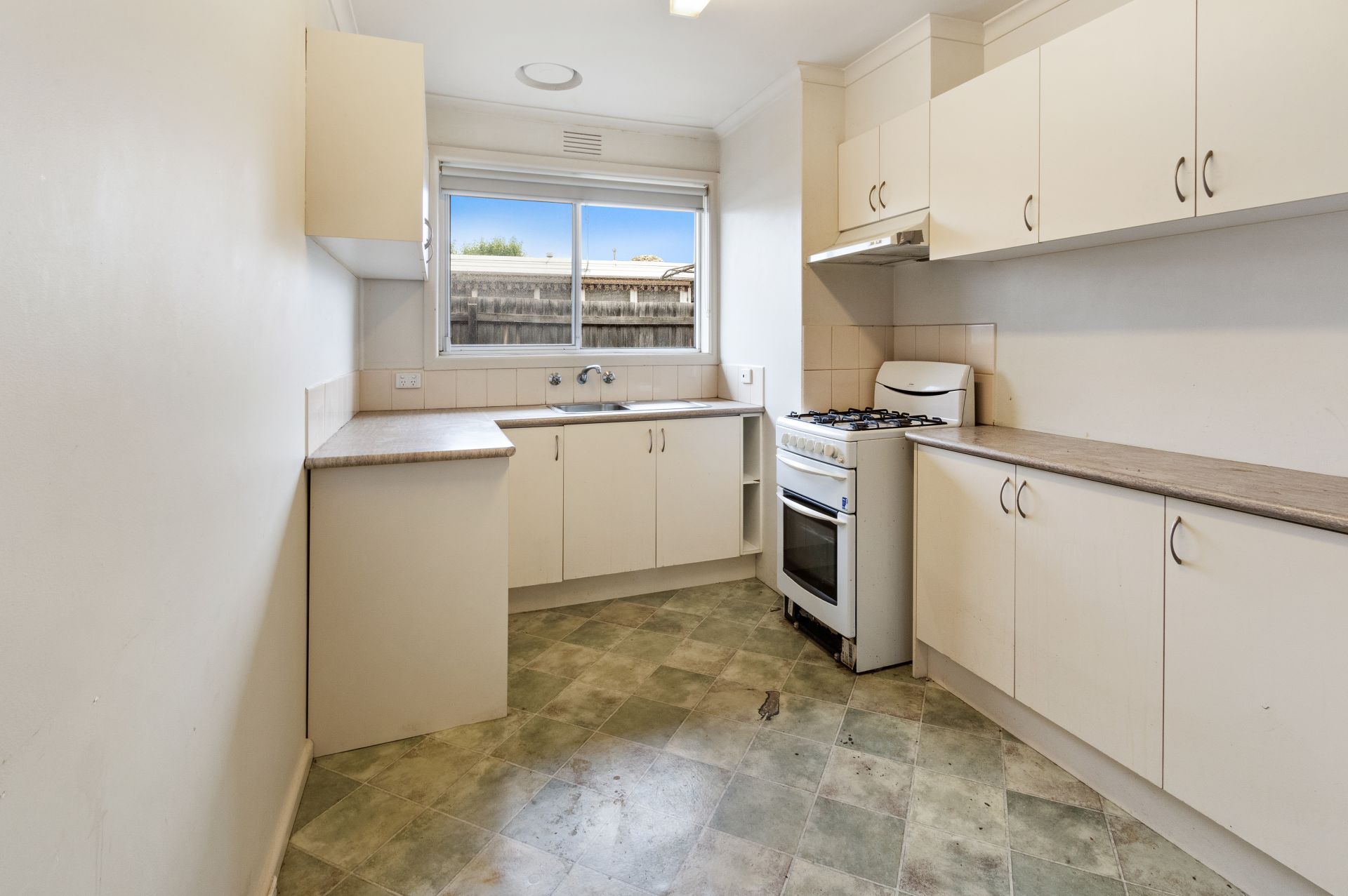 Real Estate For Lease - 2/26 George Street - Reservoir , VIC