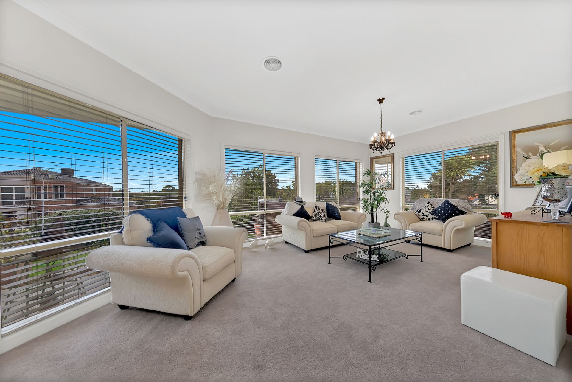 Real Estate For Sale - 44 Vanbrook Drive - Mill Park , VIC