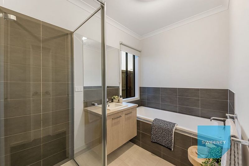 32 Anna Road, FRASER RISE | Sweeney Estate Agents