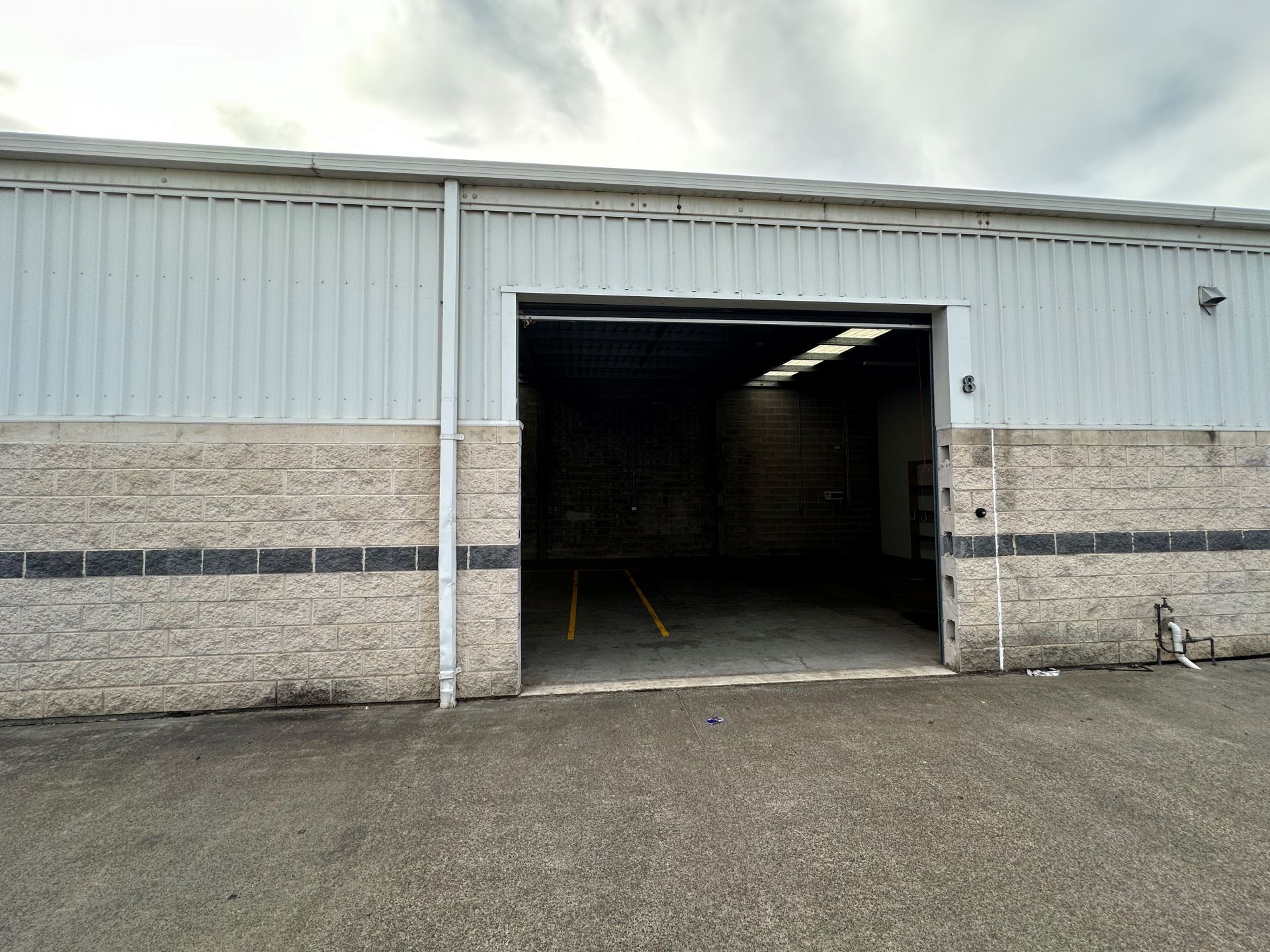 8/106b Industrial Road, Oak Flats | WHK Commercial