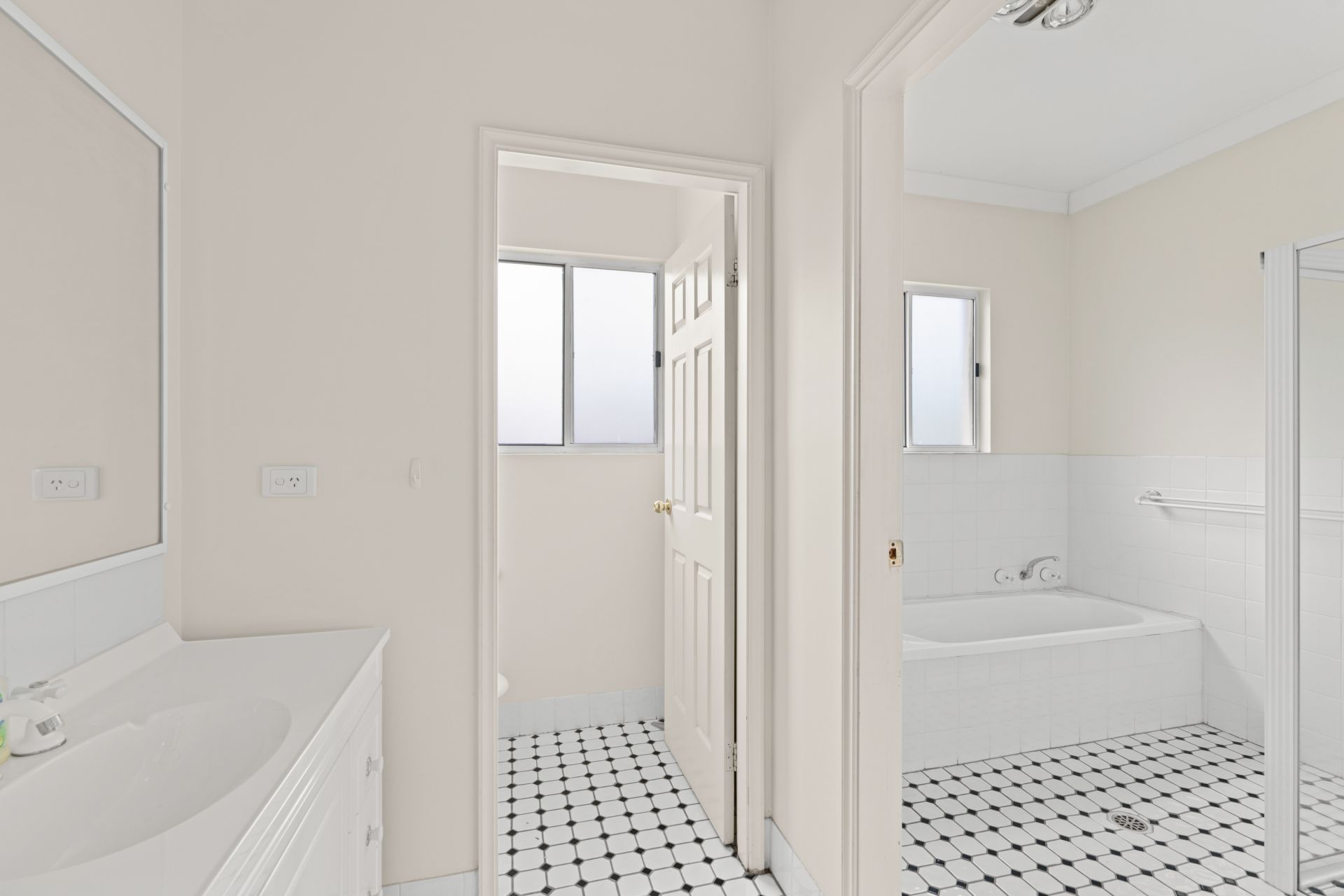 Real Estate For Sale - 34a Treeview Place - Mardi , NSW