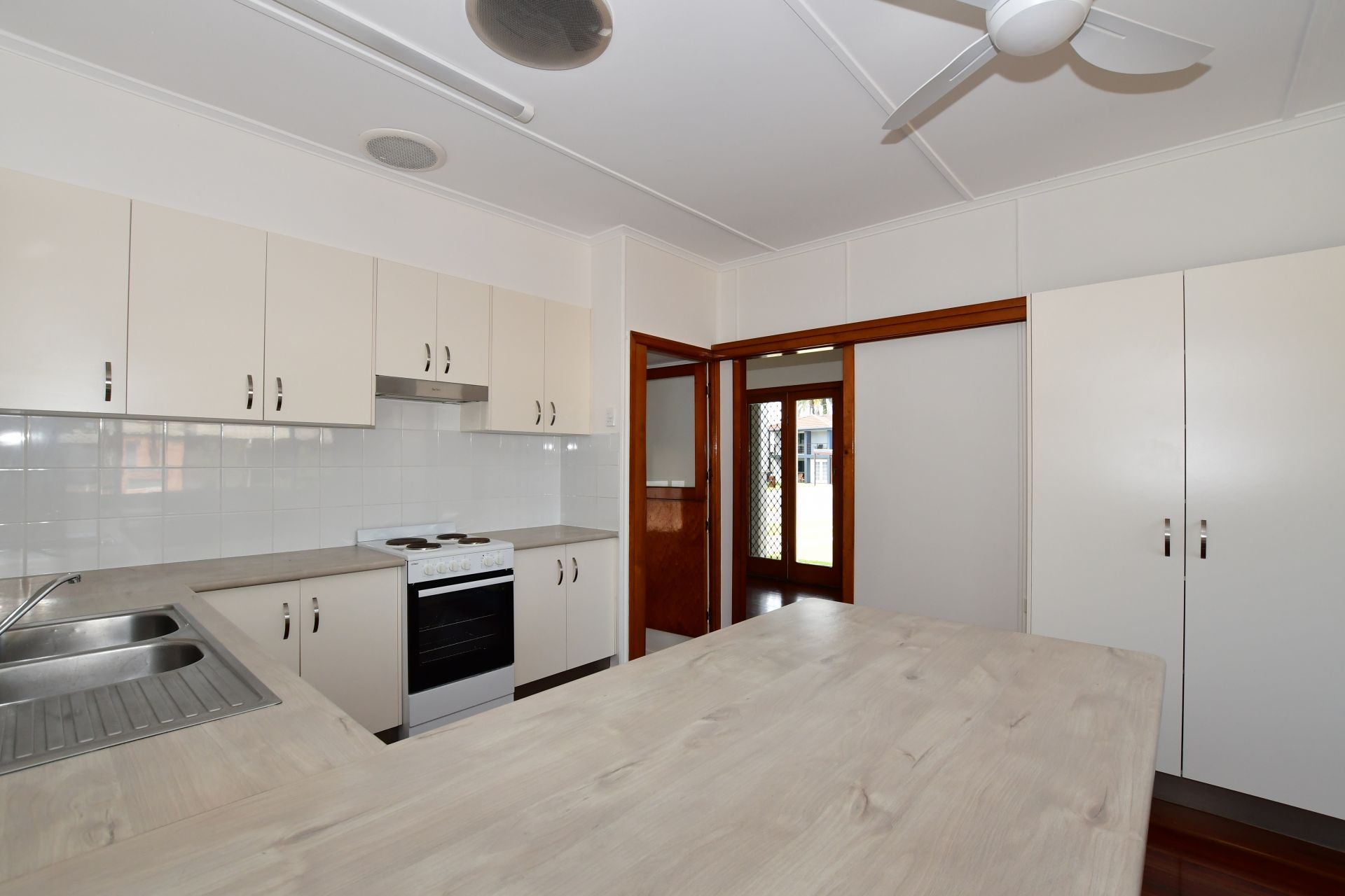 33 Wainwright Street, SVENSSON HEIGHTS | Four Walls Realty